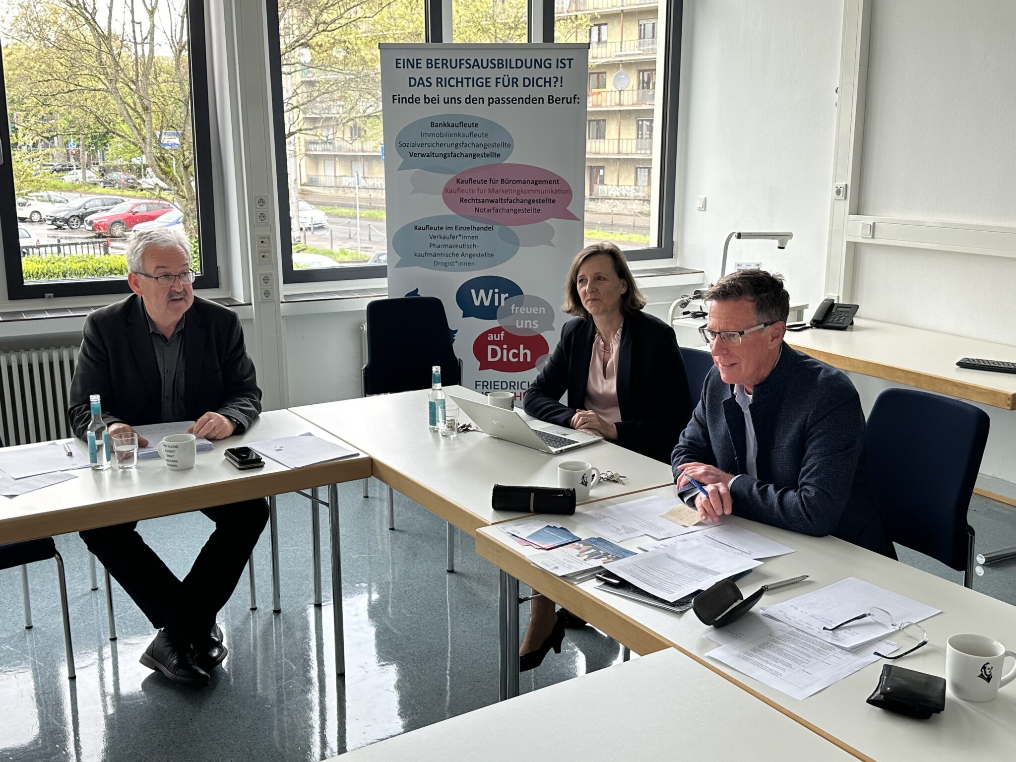 Bankkaufmann/Bankkauffrau - Friedrich-List-Schule